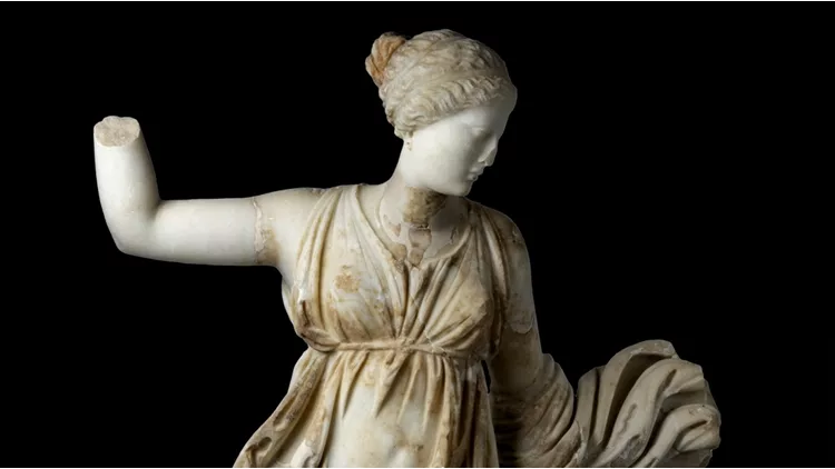 "Cycladic Women" at the Museum of Cycladic Art - Monastik